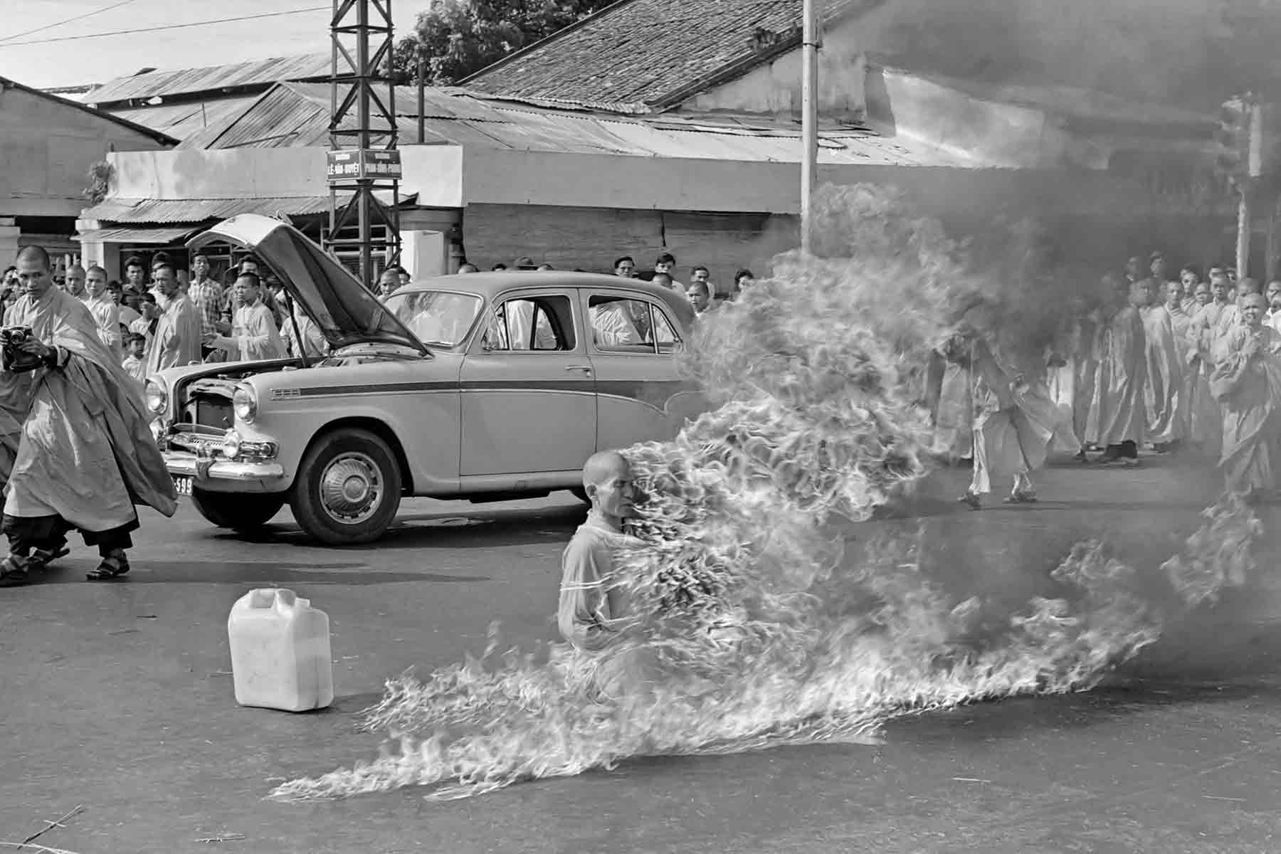 25 of the Most Famous Photographs in History